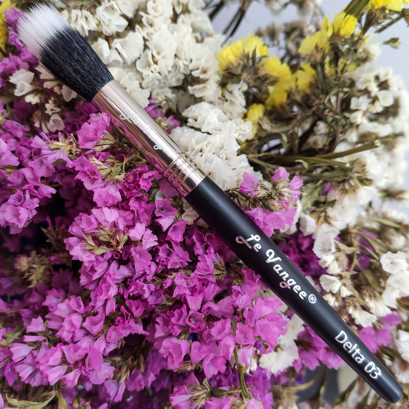 PINCEL DUO FIBER PEQUENO DELTA 03 LE VANGEE - Desiderata Beauty Store
